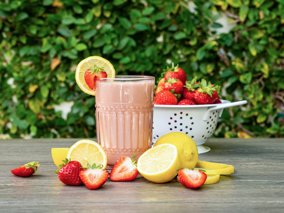 Strawberry Lemonade Smoothie - BeingBrigid